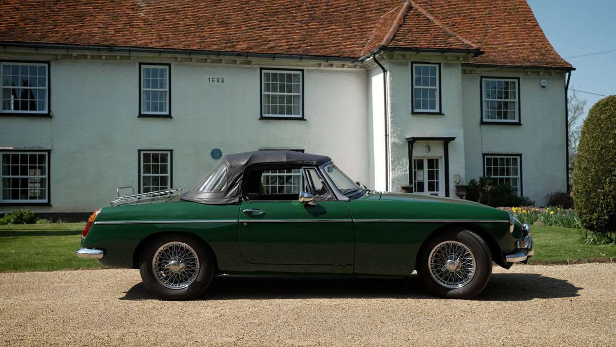 1965 MGB Roadster - Vintage and Classic Car Competitions