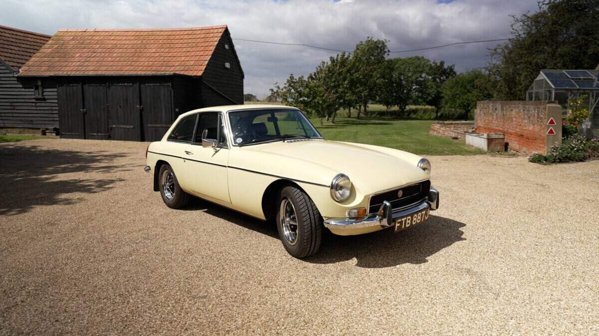 1971 MGB GT - Vintage and Classic Car Competitions