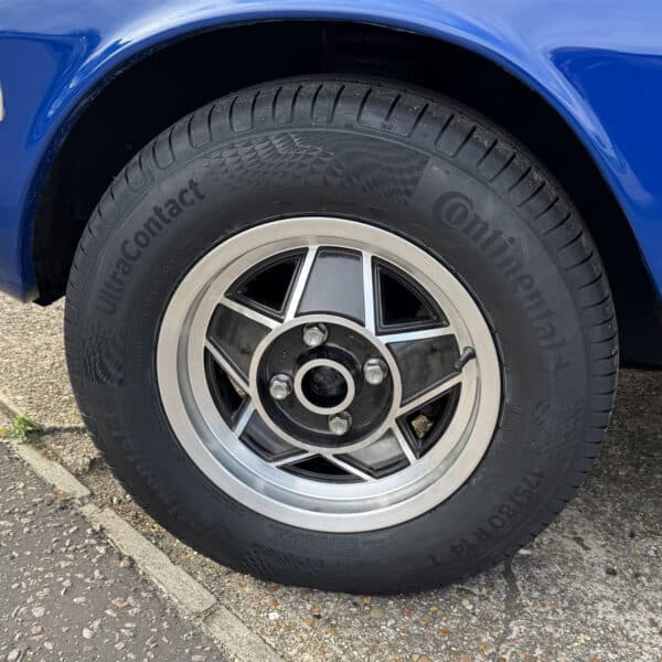 1976 Triumph Stag Delft Blue - Vintage and Classic Car Competitions