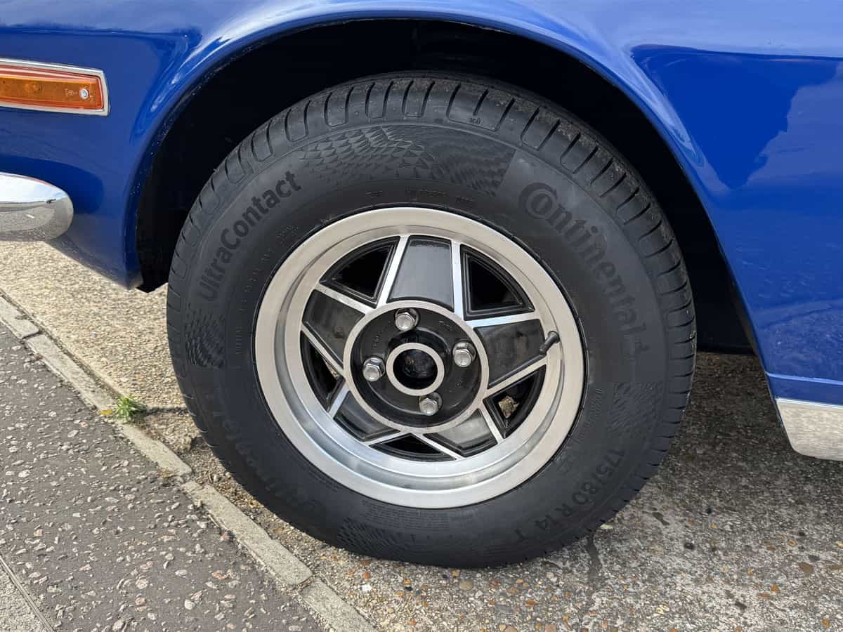 1976 Triumph Stag Delft Blue - Vintage and Classic Car Competitions